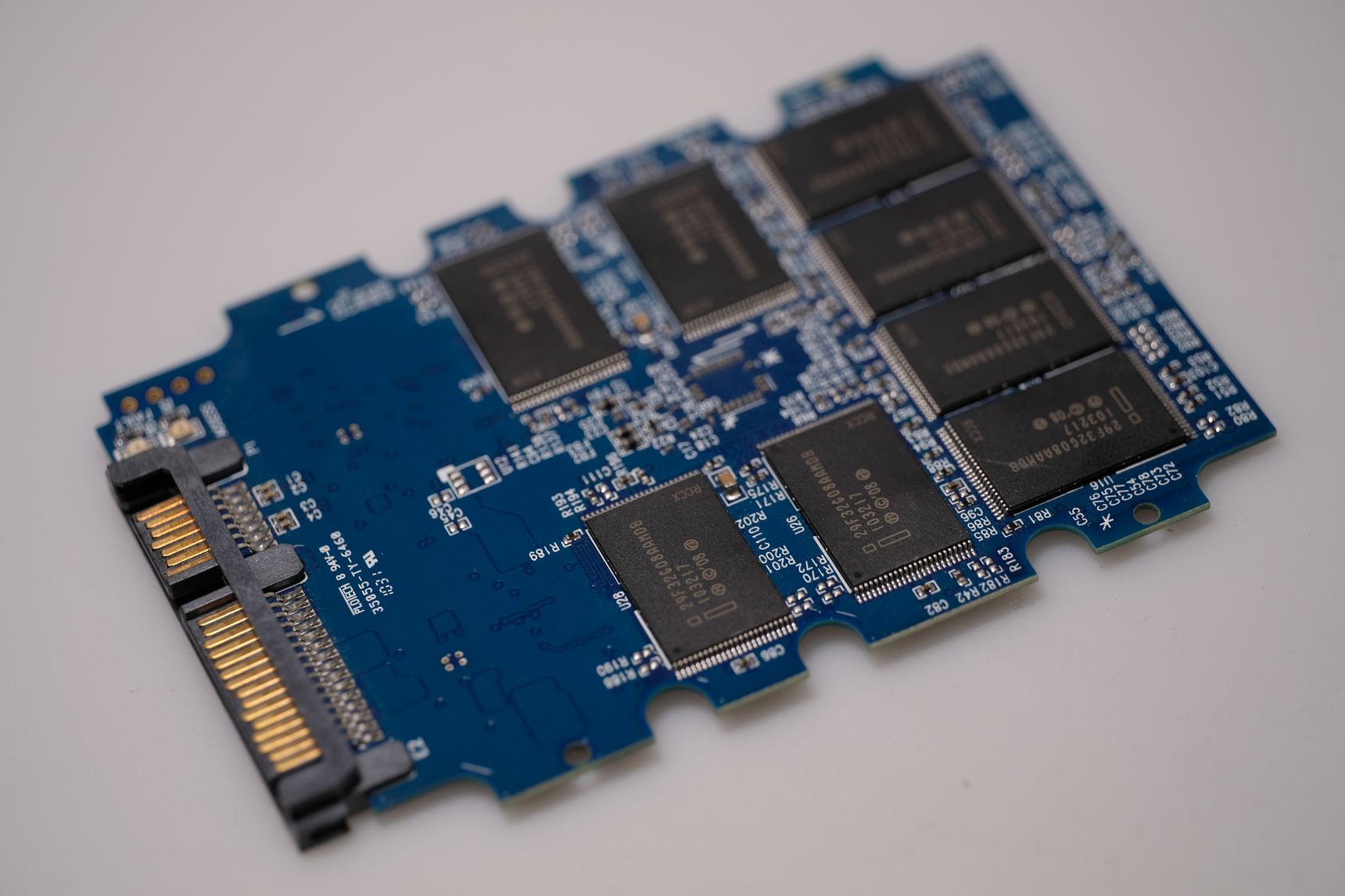 Fyzické principy SSD disků: Jak fungují a proč selhávají | Datahelp ...